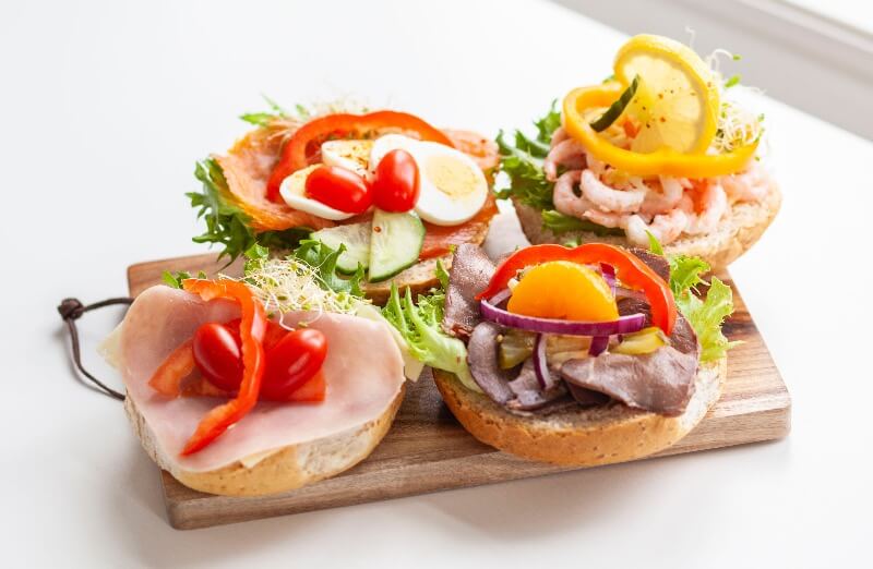 Bestill grove rundstykker med pålegg - Rosenborg bakeri