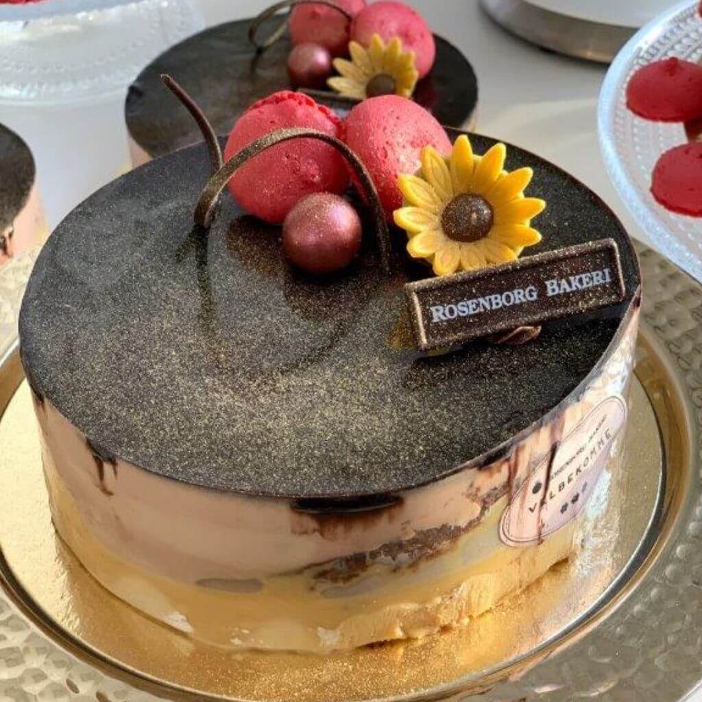 Bestill karamelia | Rosenborg bakeri | cakeiteasy.no
