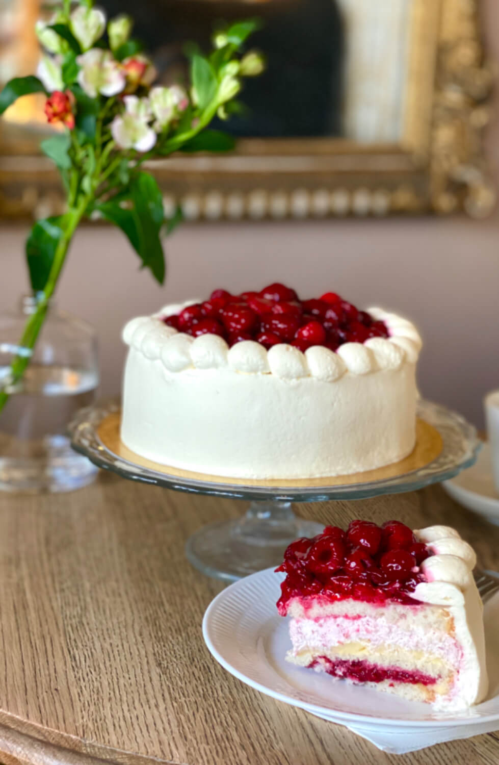 Beställ hallontårta - Brogyllen